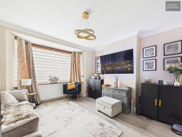 4 bedroom semi detached house for sale in Gade Avenue, Watford, WD18 7LQ, WD18