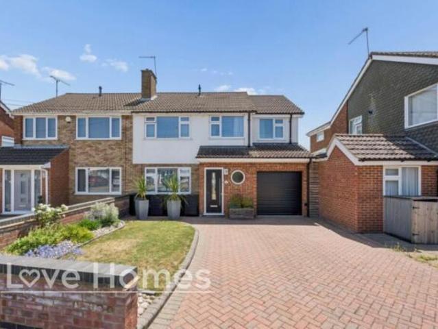 4 bedroom semi detached house for sale in Galston Road, Luton, LU3 3JZ, LU3