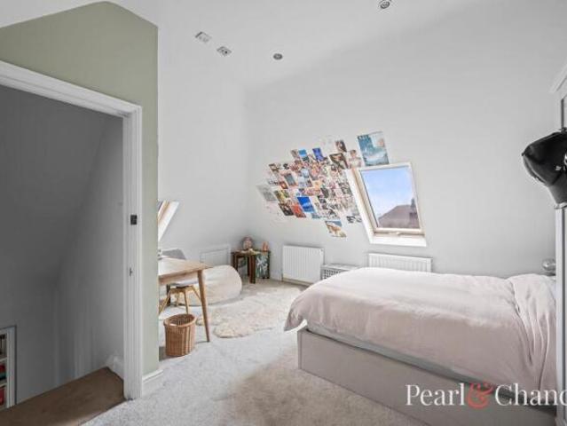 4 bedroom semi detached house for sale in Golders Gardens, London, NW11
