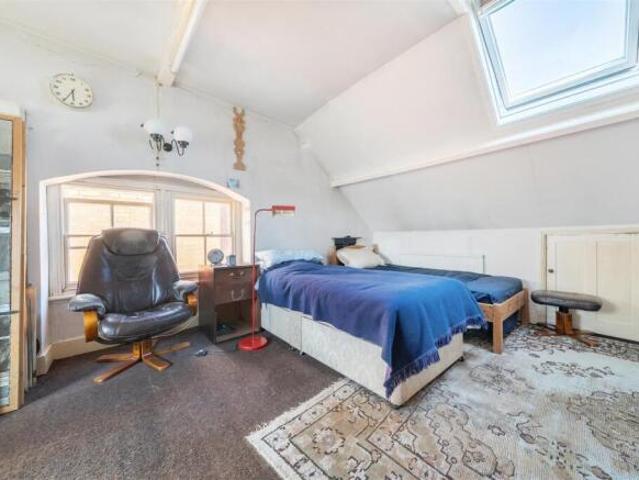 4 bedroom semi detached house for sale in Goldington Avenue, Bedford, MK40