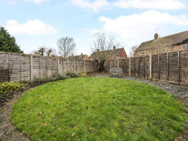 4 bedroom semi detached house for sale in Gosden Hill Road, Guildford, Surrey, GU4
