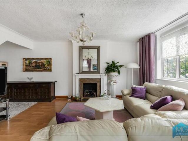 4 bedroom semi detached house for sale in Great Bushey Drive, London, N20