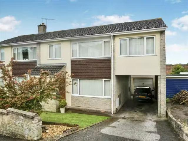 4 bedroom semi detached house for sale in Green Tree Road, Mid.