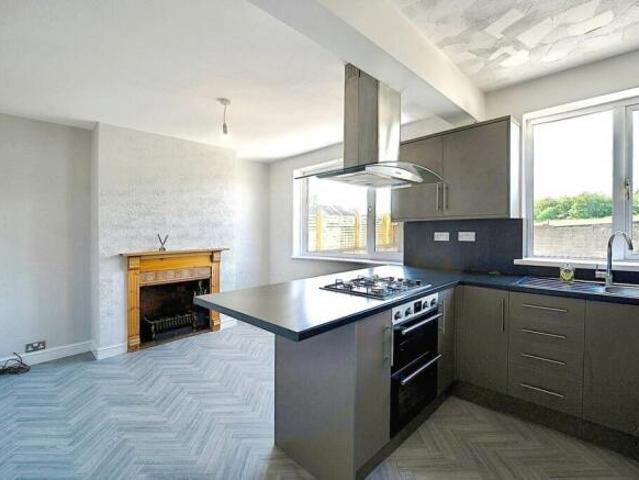 4 bedroom semi detached house for sale in Greenton Crescent, Queensbury, Bradford, BD13