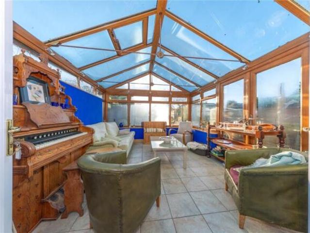 4 bedroom semi detached house for sale in Greenways, Luton, Bedfordshire, LU2