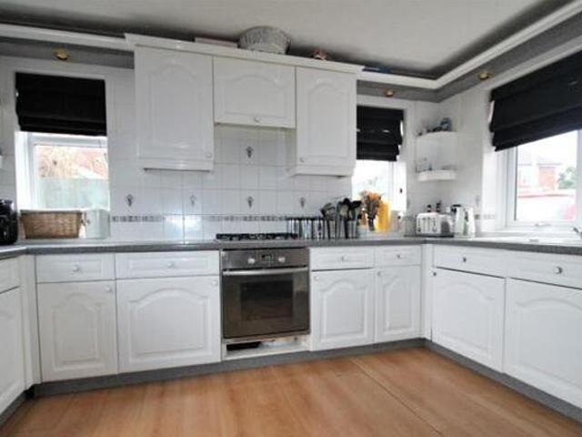 4 Bedroom Semi detached House For Sale In Grimsby, Lincolnshire
