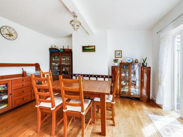 4 bedroom semi detached house for sale in Grundy Crescent, Kennington, OX1