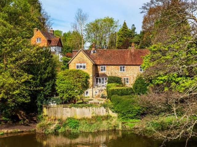 4 Bedroom Semi detached House For Sale In Guildford, Surrey