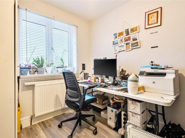 4 bedroom semi detached house for sale in Hamble Road, Swindon, SN25