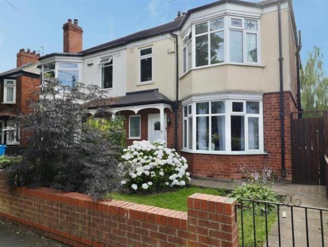 4 bedroom semi detached house for sale in Hall Road, Hull, HU6
