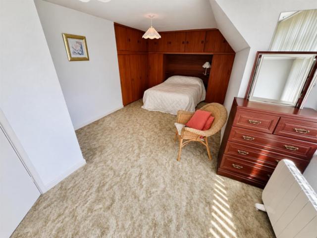 4 bedroom semi detached house for sale in Hart Hill Lane, Luton, LU2 0BA, LU2