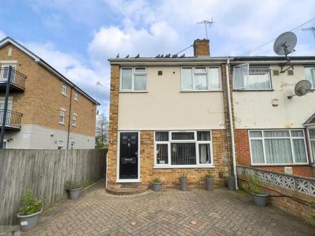 4 Bedroom Semi detached House For Sale In Harlington