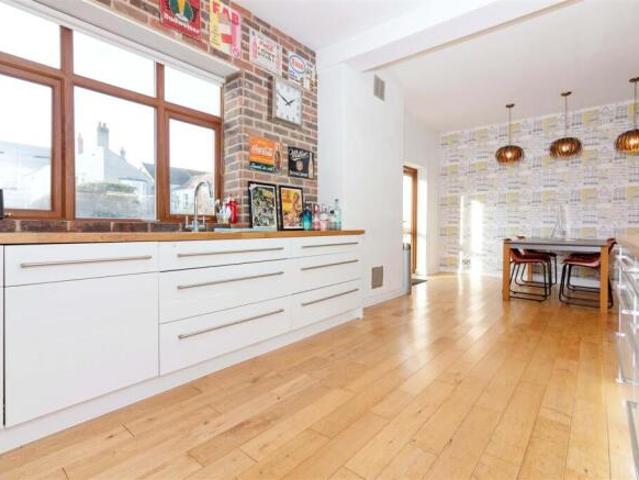 4 bedroom semi detached house for sale in Harrow Road, Worthing, BN11