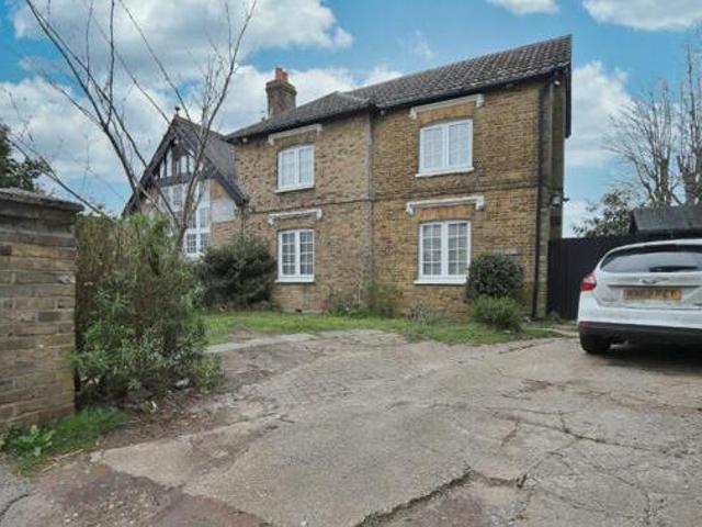 4 Bedroom Semi detached House For Sale In Havering atte bower