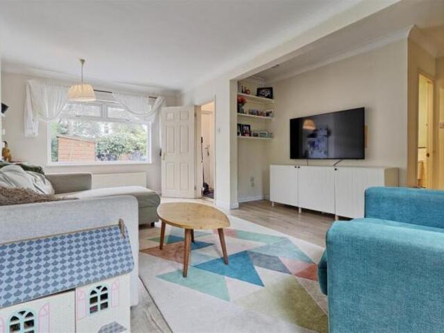 4 bedroom semi detached house for sale in Hawthorn Way, Cambridge, CB4