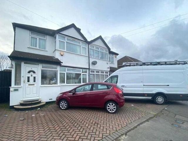 4 Bedroom Semi detached House For Sale In Hayes, Greater London