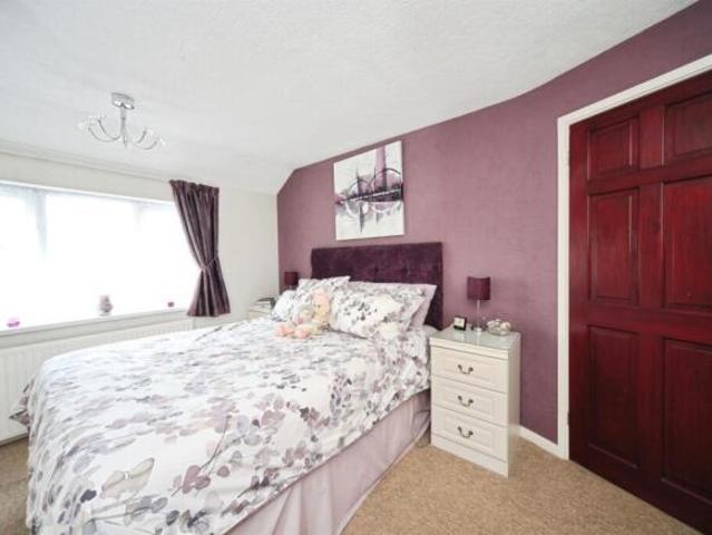 4 bedroom semi detached house for sale in Hayhurst Road, Luton, LU4