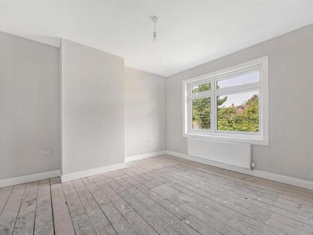 4 bedroom semi detached house for sale in Henley Road, Caversham, Reading, RG4