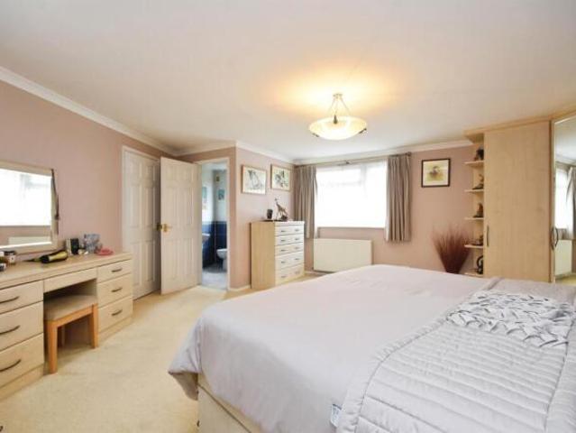 4 bedroom semi detached house for sale in Heathfield Road, Chelmsford, CM1