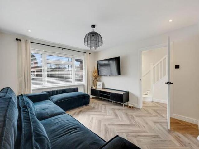 4 bedroom semi detached house for sale in Helen Close, Dartford, DA1