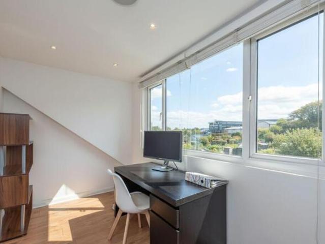 4 bedroom semi detached house for sale in Heton Gardens, Hendon, London, NW4