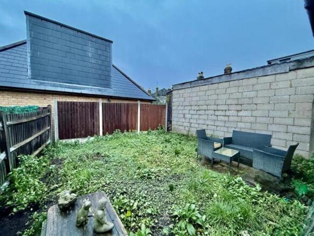 4 bedroom semi detached house for sale in Hibernia Road, Hounslow, TW3