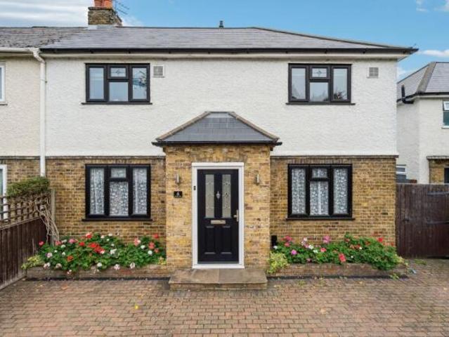 4 bedroom semi detached house for sale in High Road, Cowley, UB8