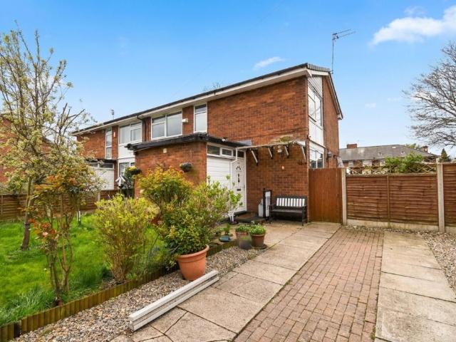 4 bedroom semi detached house for sale in Higher Croft, Eccles, M30