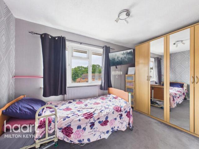 4 bedroom semi detached house for sale in Hilliard Drive, Milton Keynes, MK13
