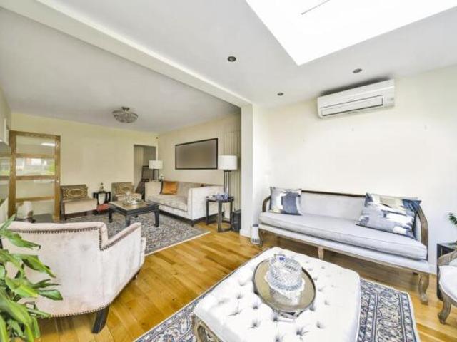 4 bedroom semi detached house for sale in Hillside Gardens, Kenton, HA3 9UW, HA3