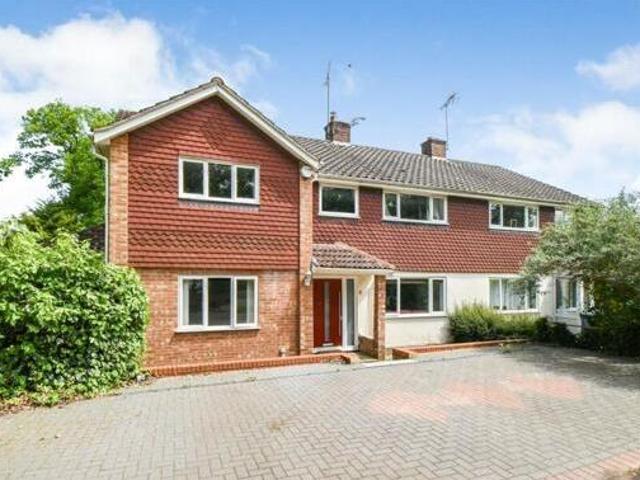 4 Bedroom Semi detached House For Sale In Hook, Hampshire