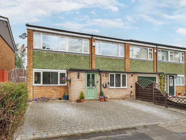 4 bedroom semi detached house for sale in Horwood Gardens, Basingstoke, RG21