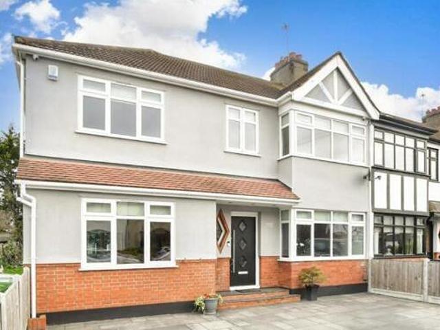 4 Bedroom Semi detached House For Sale In Hornchurch