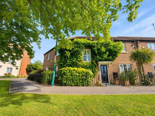 4 bedroom semi detached house for sale in Horseshoe Way, Hampton Vale, Peterborough, PE7