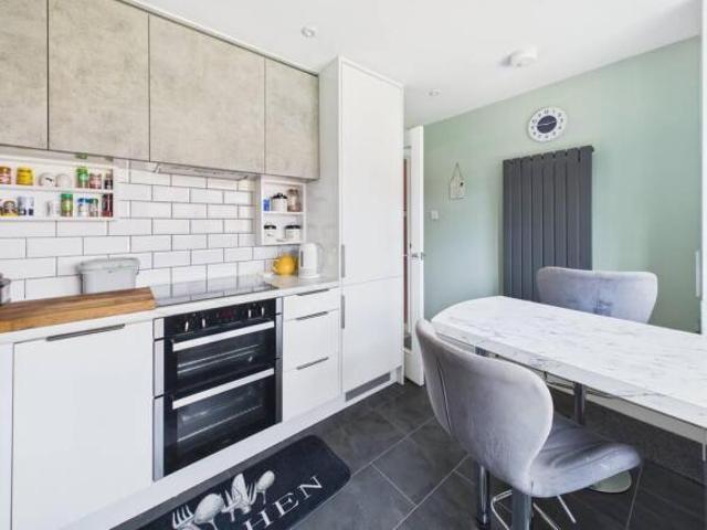 4 bedroom semi detached house for sale in Howdale Road, Hull, HU8 9JZ, HU8