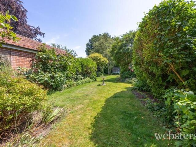 4 bedroom semi detached house for sale in Ipswich Road, Norwich, NR2