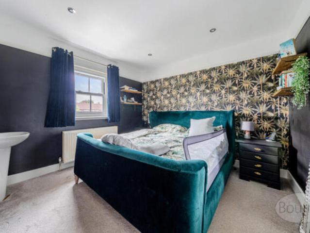 4 bedroom semi detached house for sale in Jacobs Well Road, Jacob's Well, Guildford, Surrey, GU4