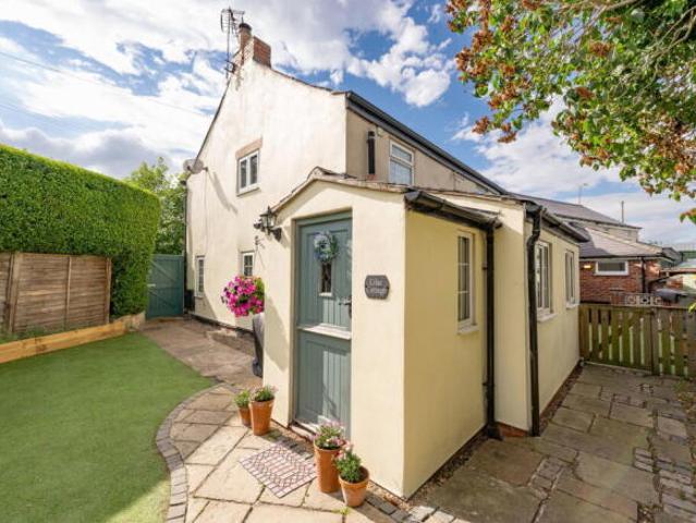 4 bedroom semi detached house for sale in Jeffcock Road, High Green, Sheffield, S35 4HJ, S35