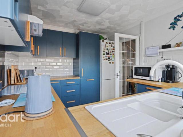 4 bedroom semi detached house for sale in Kempton Road, Ipswich, IP1