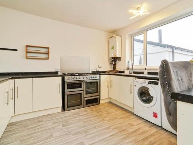 4 bedroom semi detached house for sale in Kent Avenue, Pudsey, LS28