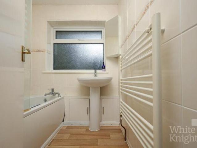 4 bedroom semi detached house for sale in Kingfisher Drive, Woodley, Reading, Berkshire, RG5 3LH, RG5