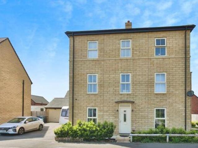 4 Bedroom Semi detached House For Sale In Kingswood, Hull