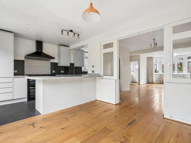 4 bedroom semi detached house for sale in Knutsford Avenue, Watford, WD24