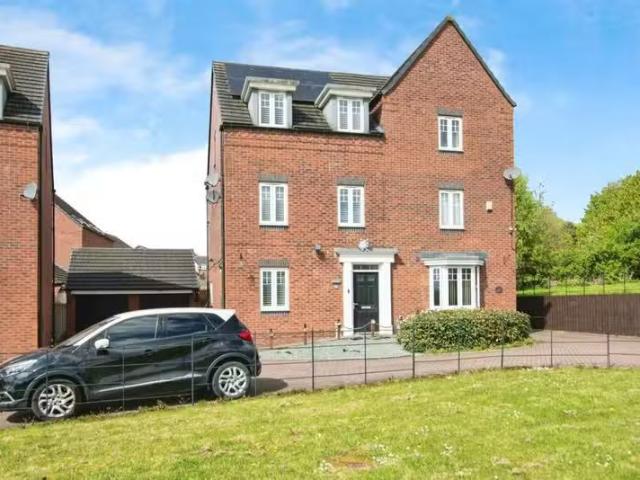 4 bedroom semi detached house for sale in Kyngston Road, West.