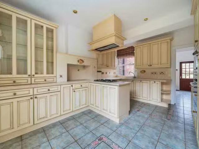 4 Bedroom Semi Detached House For Sale In Langdown Lawn, Hythe.