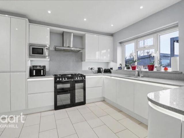 4 bedroom semi detached house for sale in Leaves Green Road, Keston, BR2