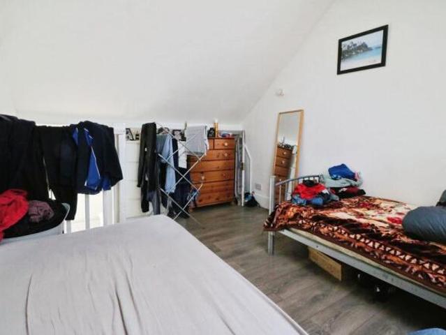 4 bedroom semi detached house for sale in Ledgers Road, Slough, SL1