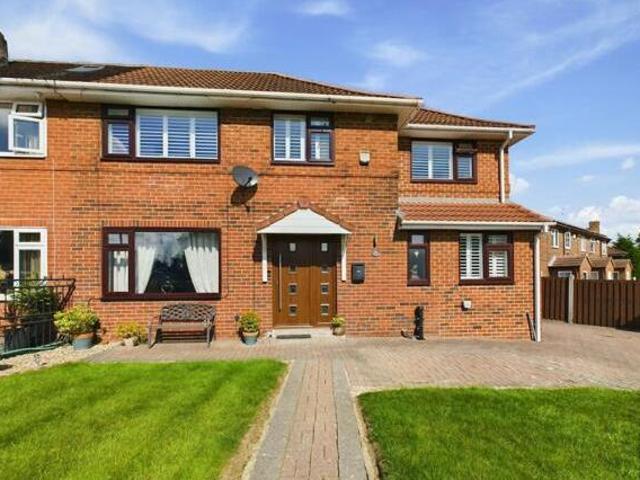 4 Bedroom Semi detached House For Sale In Leeds