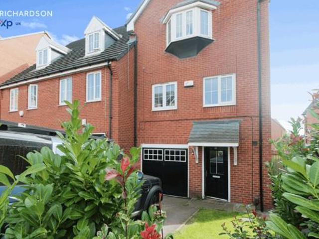 4 Bedroom Semi detached House For Sale In Leeds