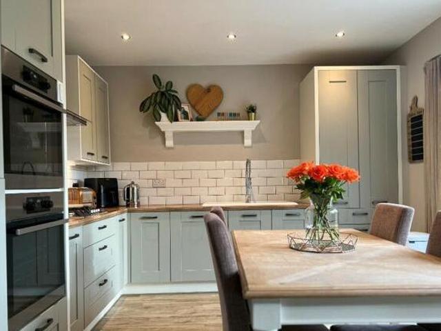 4 Bedroom Semi detached House For Sale In Leeds, West Yorkshire